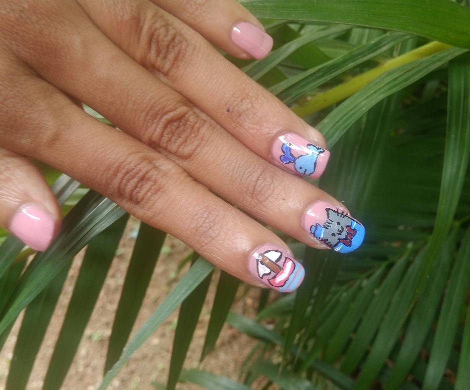 Pusheen cat nail art