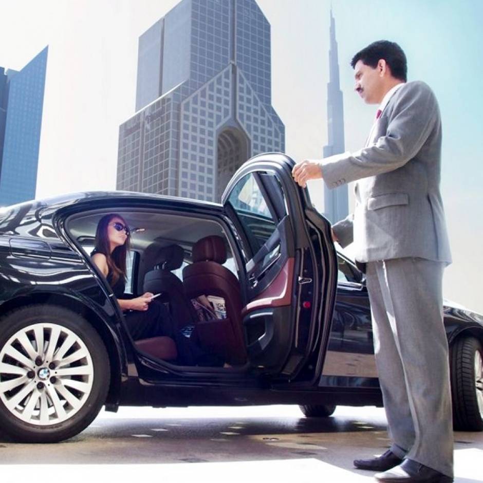 Pros and Cons of Renting a Car in Dubai