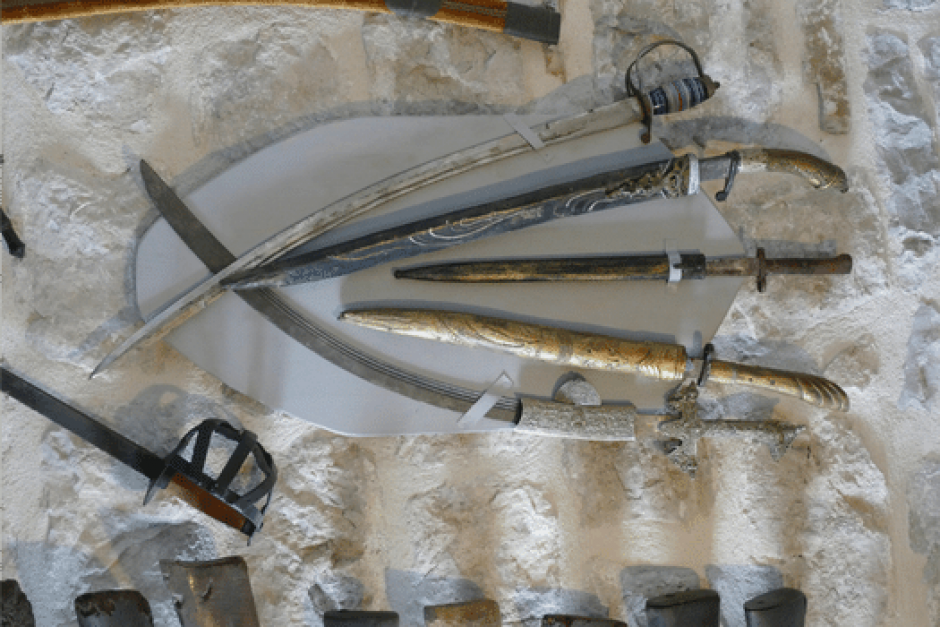 A Guide for Buyers of Cutlass Swords in the USA.