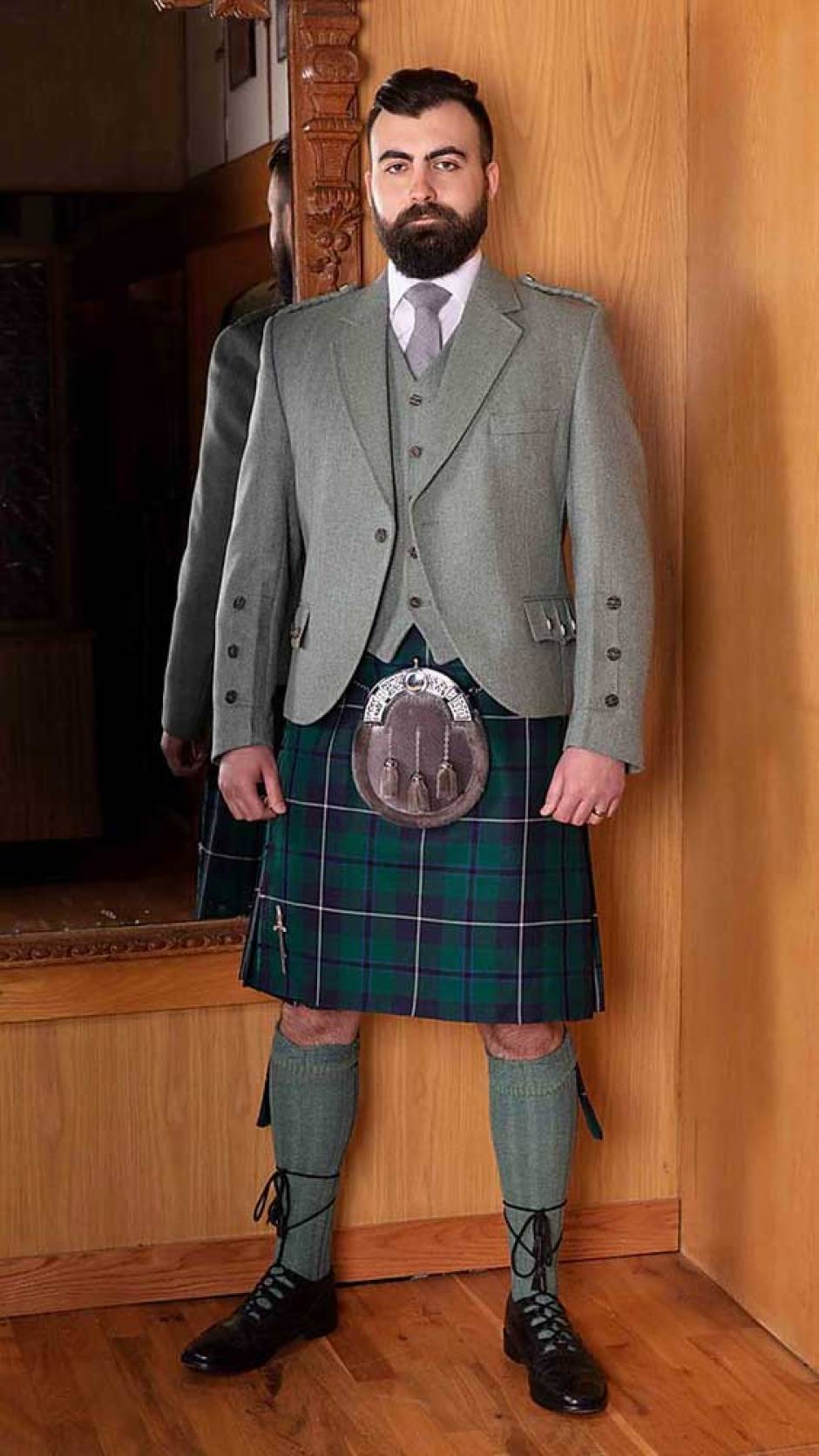The Versatile Green Kilt - A Unique Clothing Piece