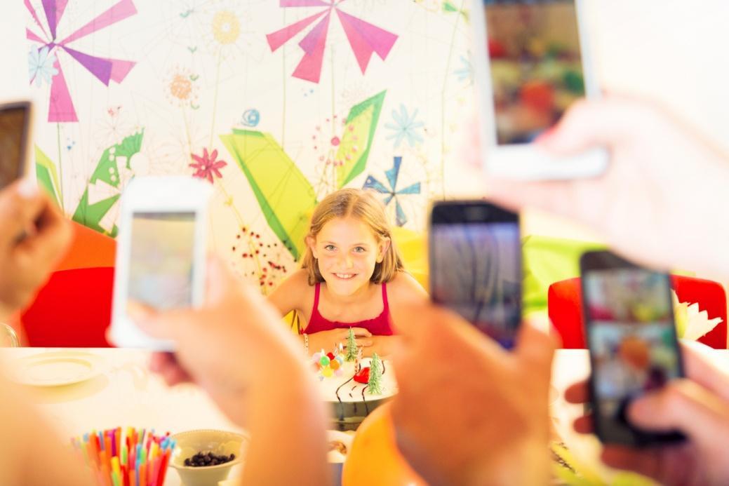 Pros and Cons of Sharing Your Child's Life Online. - Fuzia