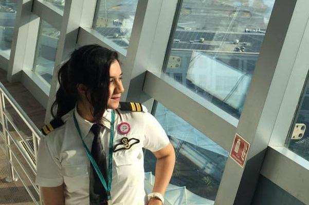 Things to know about Ayesha Aziz, India's Youngest Woman Pilot from ...